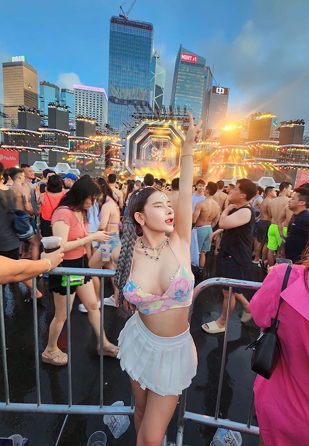 แจกวาร์ป Cornae Natcharee เน็ตไอดอลสาวมัดใจหนุ่มๆ ด้วยความเซ็กซี่