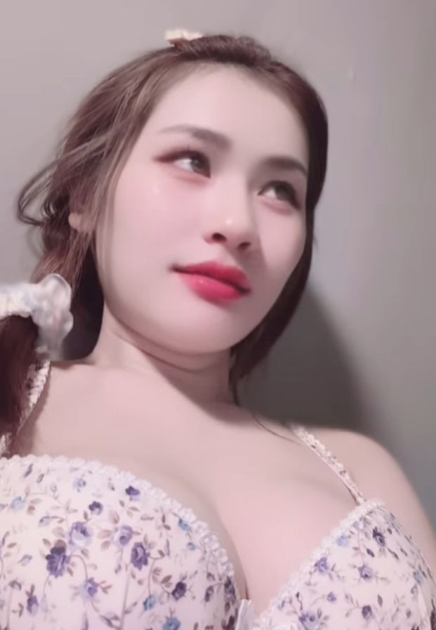 Vanfah น้องแว่นฟ้า สวยฮอตความเซ็กซี่ ขวัญใจหนุ่มๆ